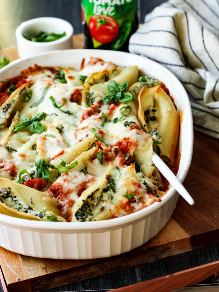 Vegetarian Stuffed Shells with a Spicy Homemade Tomato Sauce - Mom ...