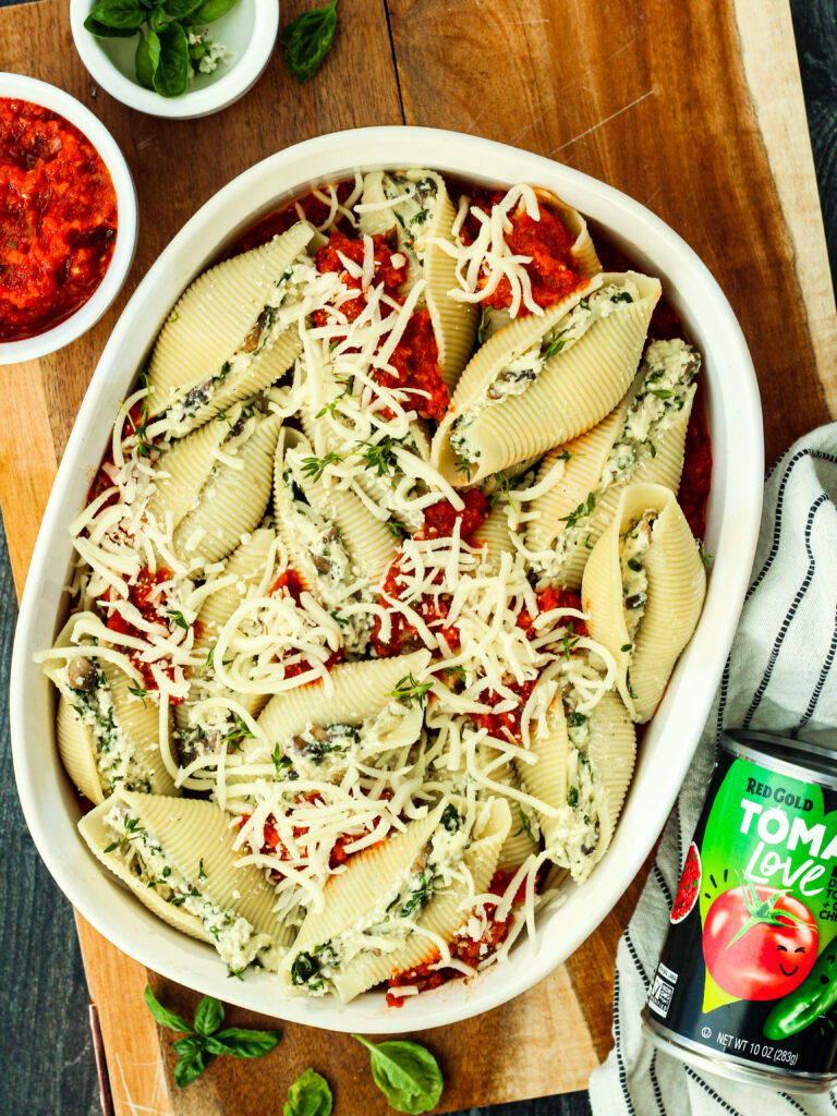 Vegetarian Stuffed Shells with a Spicy Homemade Tomato Sauce - Mom ...